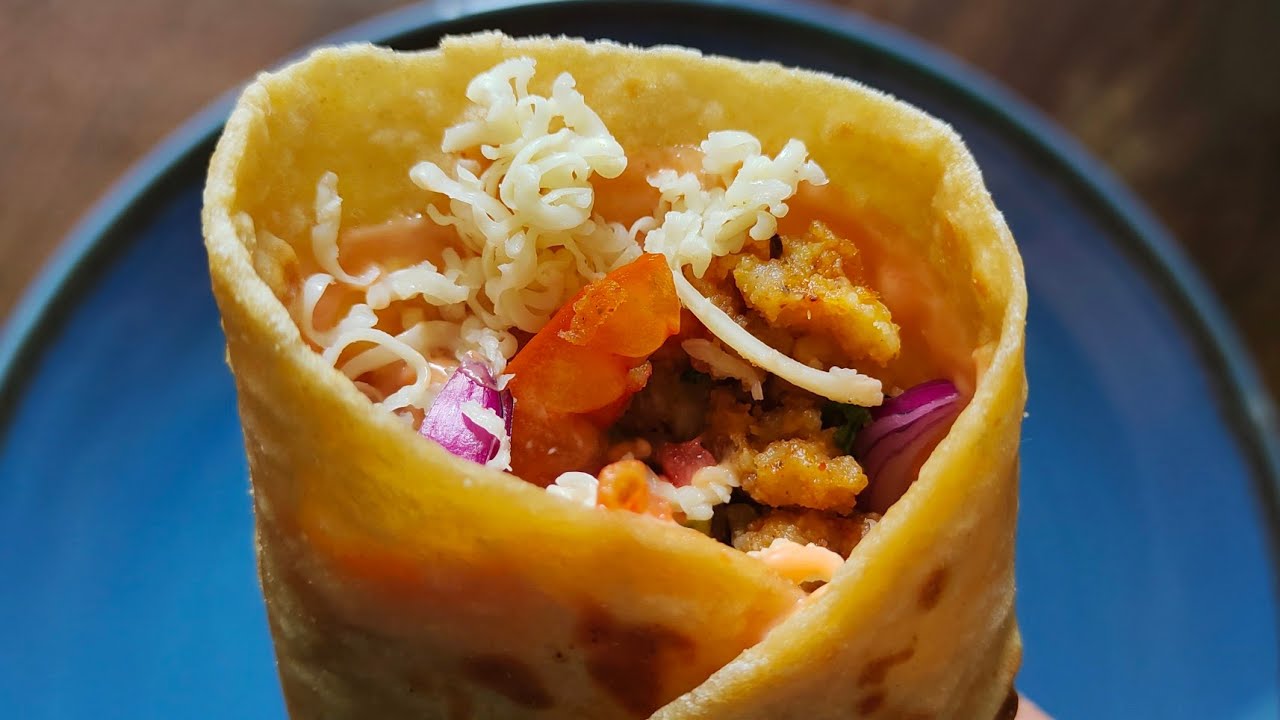 Easy And Tasty "Aaloo Roll" 😋/ Best For Tiffin/सोप्पा आणि टेस्टी "आलू ...