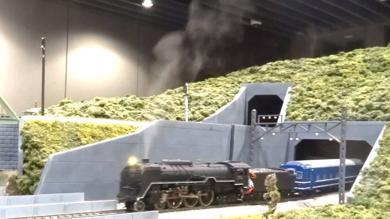HOゲージ、蒸気機関車、C62＋24系7輌、走行動画 - YouTube