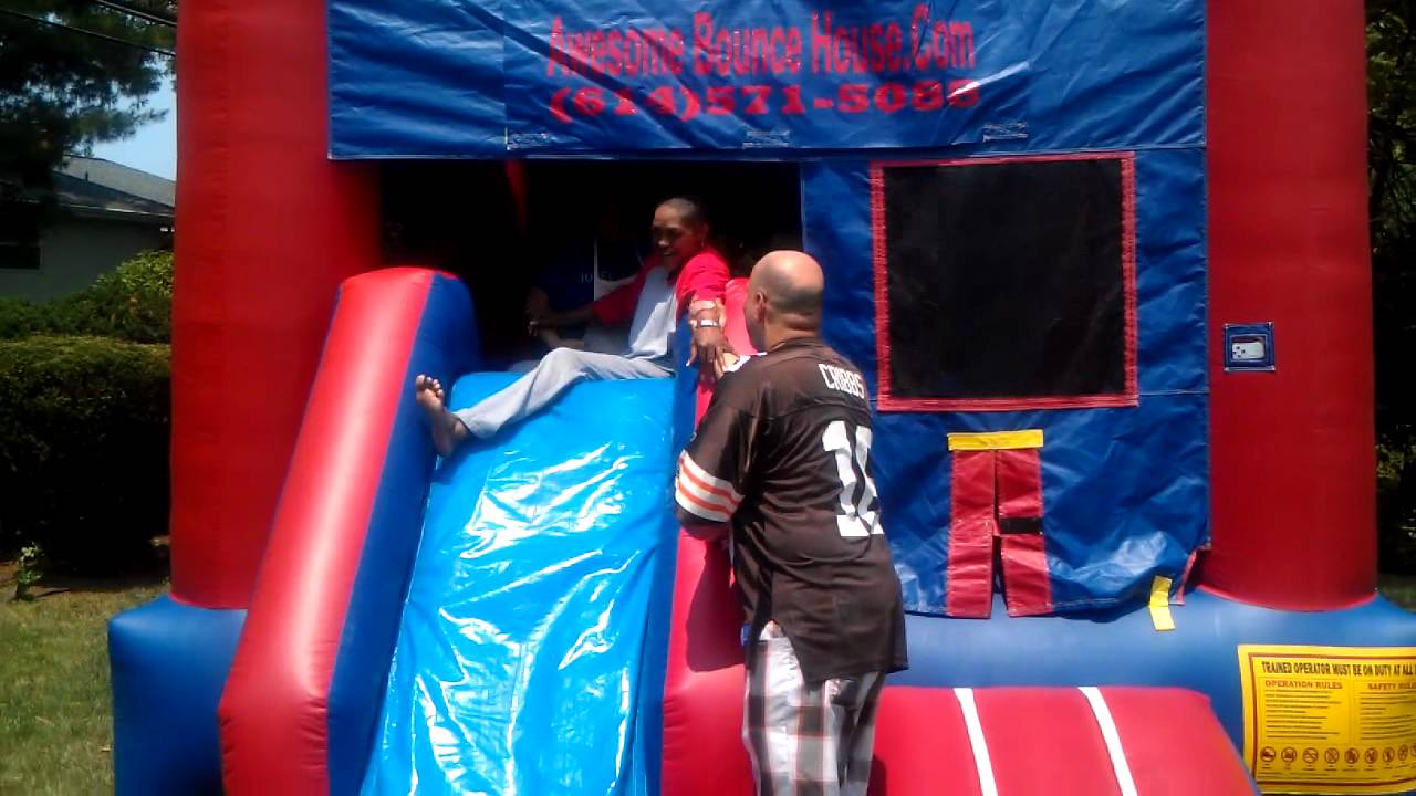 FUNNIEST EVER! Woman falling out of bounce house - YouTube