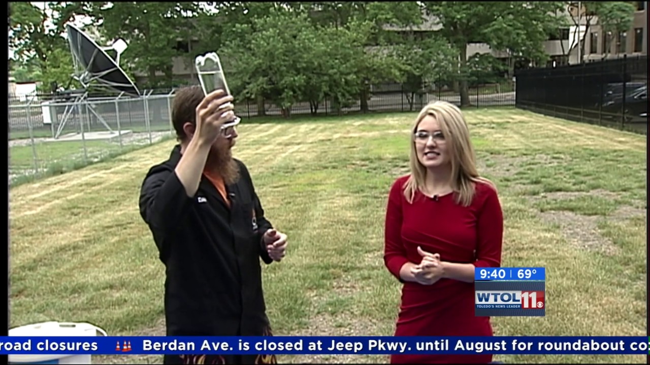 Liquid Nitrogen powered rockets - YouTube