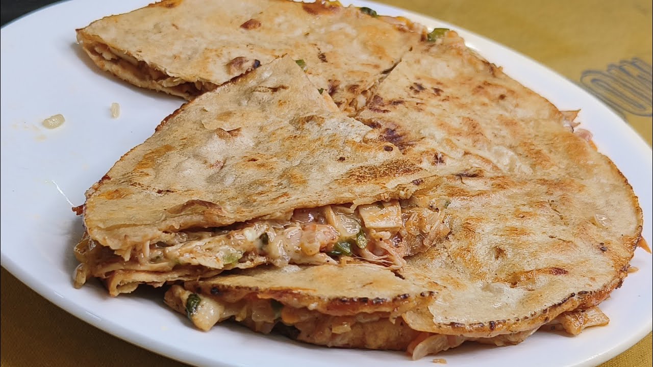 Roti Pizza Recipe | Yummy and extra chesse pizza | Homemade Roti pizza ...
