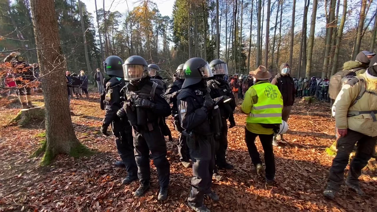29.11.20 usk Bayern geht in eine friedliche Demo und stresst rum inkl ...