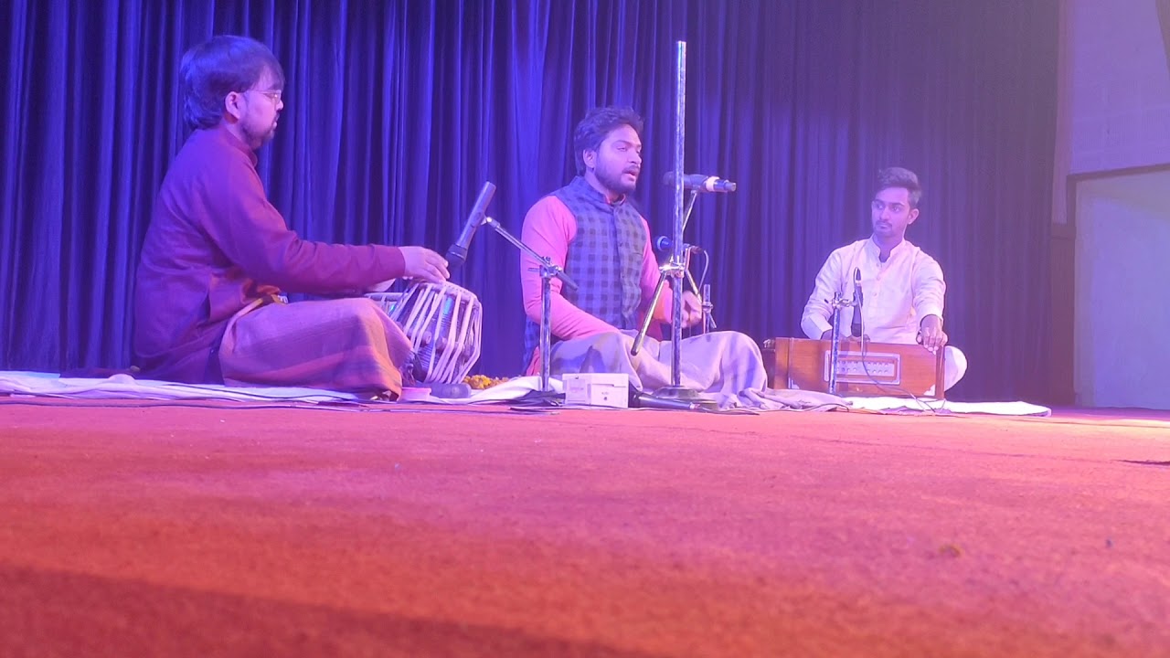Raag-yaman ,Pankaj Arya- vocal, Prakash arya- Tabla, Harmoniyam- deepak ...