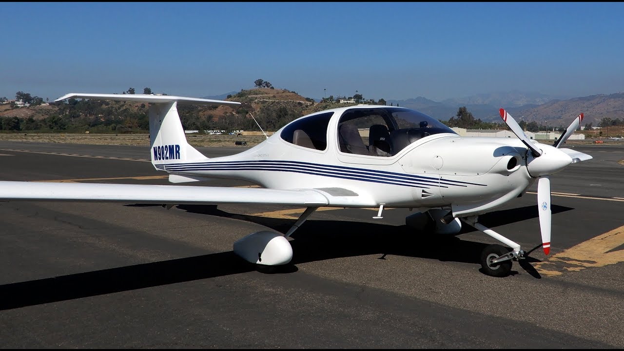 Flight in Diamond DA40 Diamond Star at Brackett Field Airport - YouTube