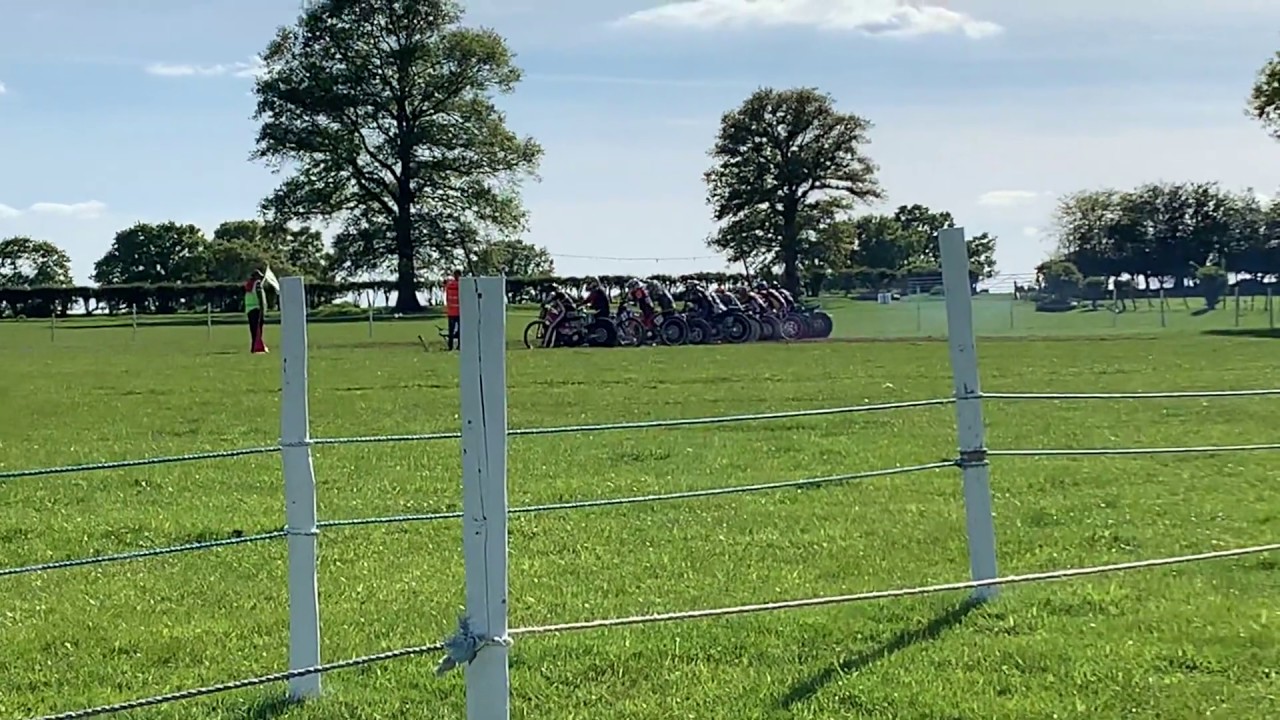 Bewdley grasstrack 350cc 4th leg *CRASH* - YouTube