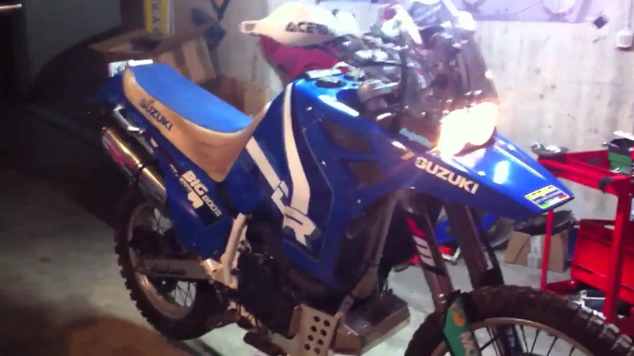 Suzuki Dr 800 big rally desert - YouTube