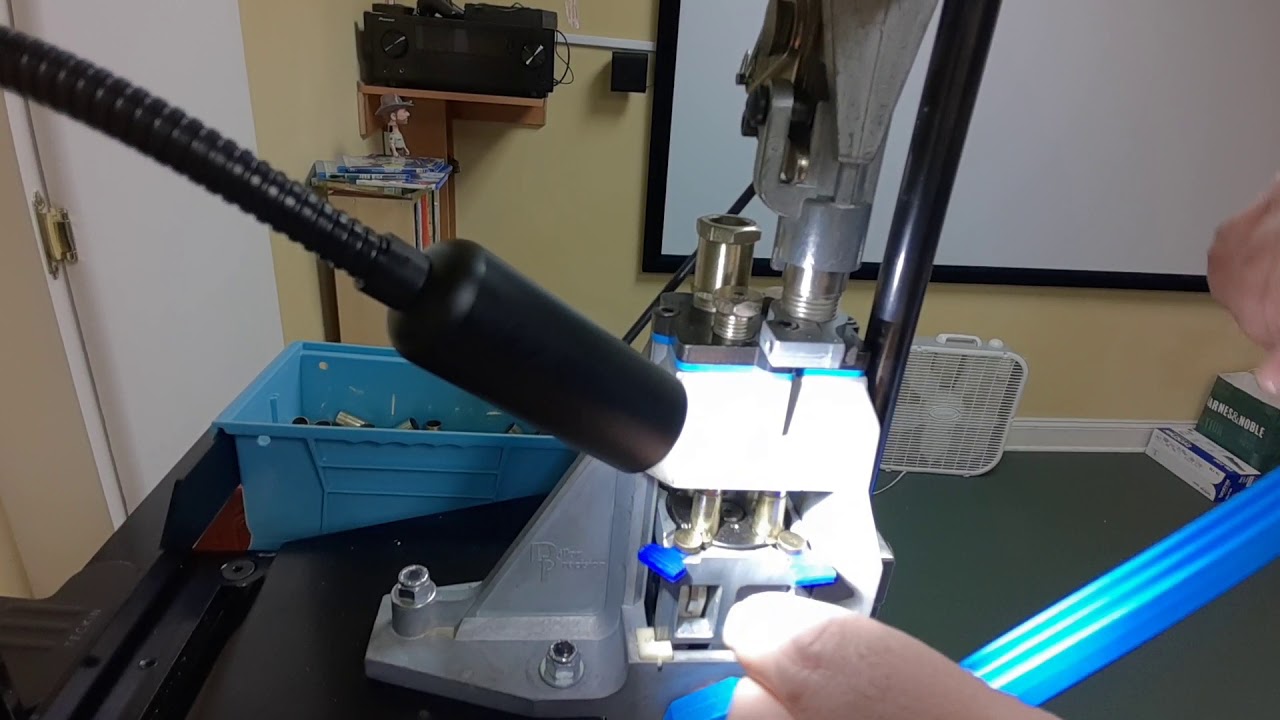 Dillon Square Deal B Reloading 9MM - YouTube