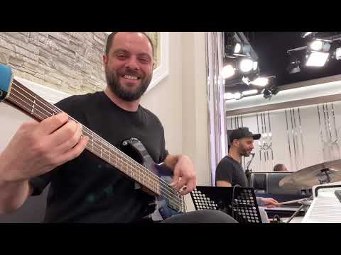 Esra Erol - açılış - gözleri aska gülen (bass cam)
