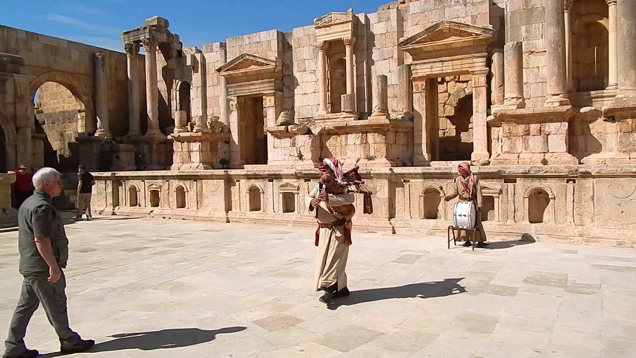 Jordanian Arab playing Scottish music on bagpipe in Jordan - YouTube