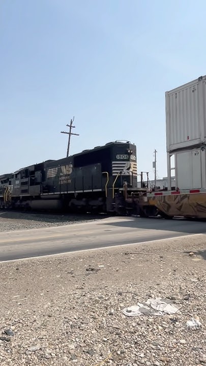 NS DPUs caught trailing in Columbus OH #train - YouTube