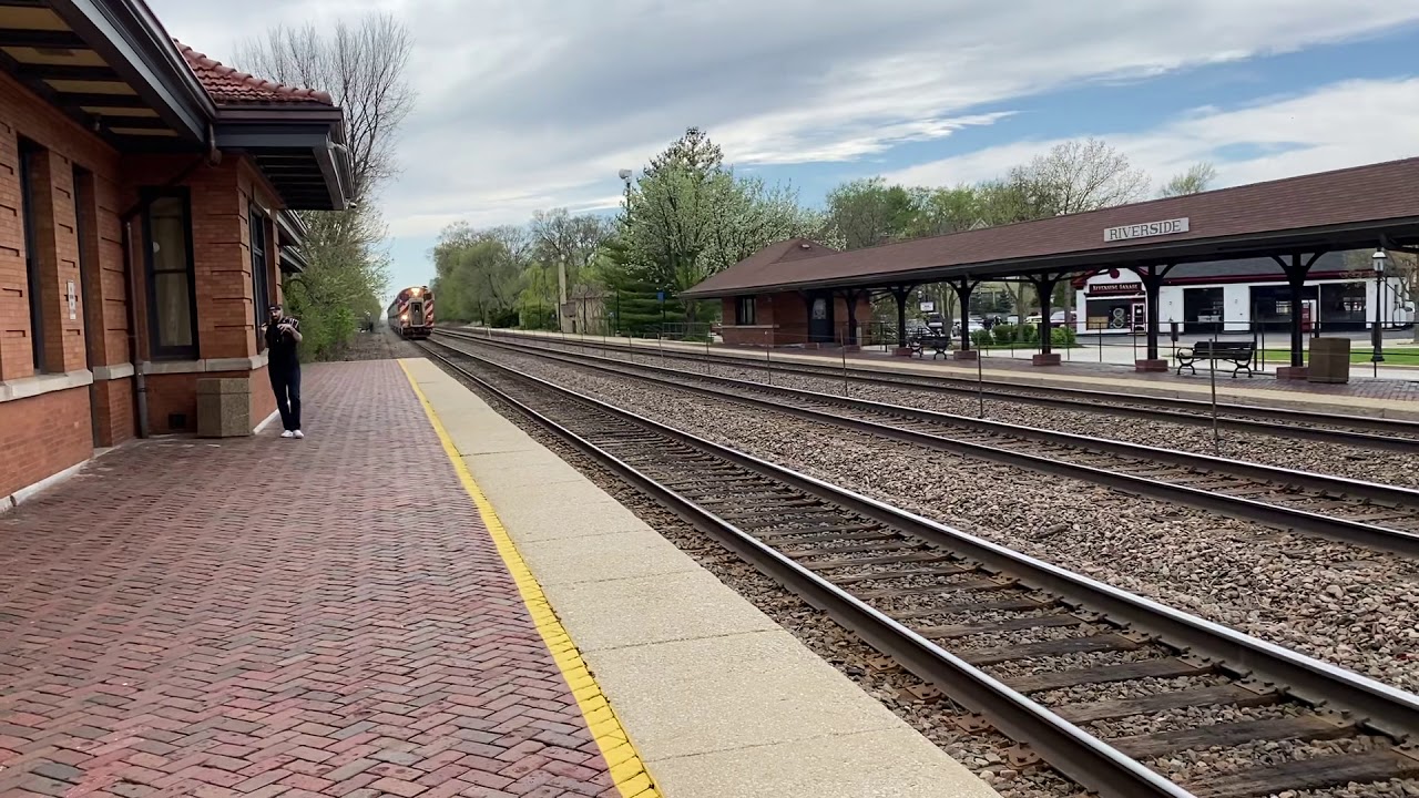 Inbound Metra 181 Arrives and Departs Riverside IL - YouTube