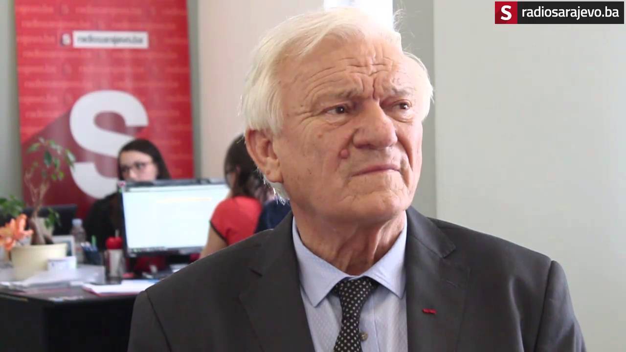 General Jovan Divjak gleda izricanje presude Radovanu Karadžiću u ...