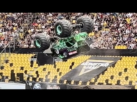 Monster Jam Best of Backflips (International Tours) - YouTube