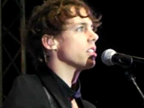 t-mobile StreetGigs - Razorlight - Somewhere Else - YouTube