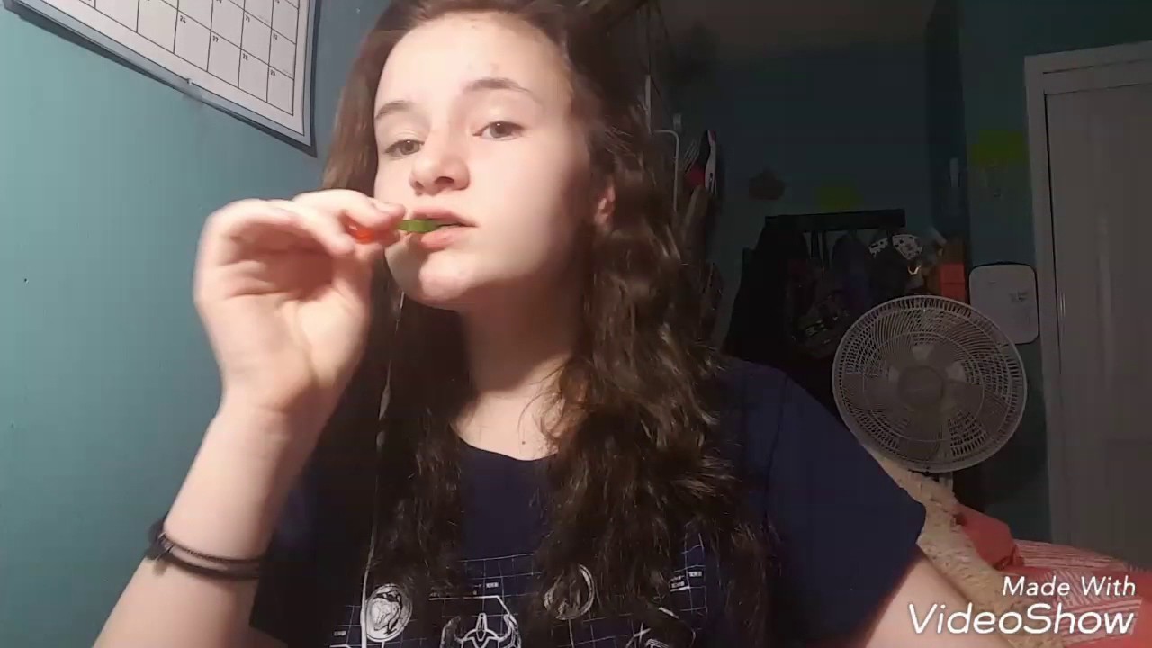 ASMR eating gummy worms / chewing gum - YouTube