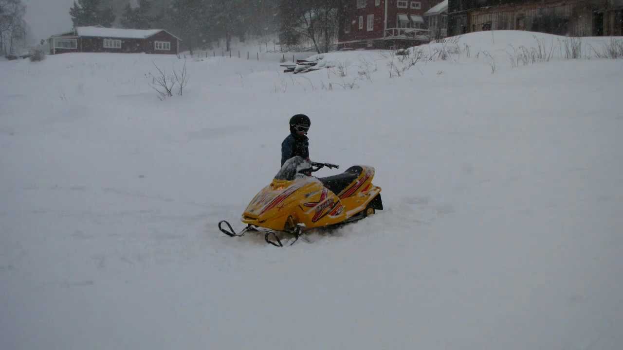 Caesar Skoter Ski-Doo Mini-Z - YouTube