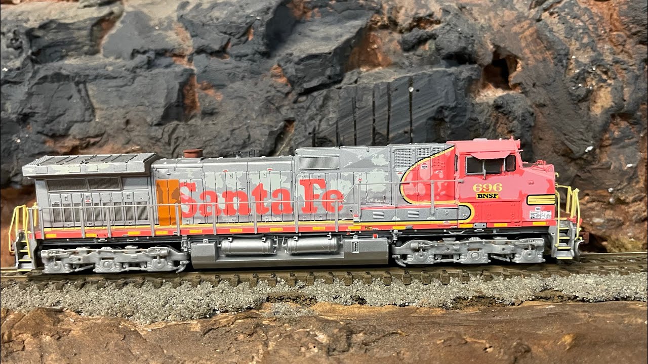 New Scaletrains Dash 9 n scale through the mountain on the layout - YouTube