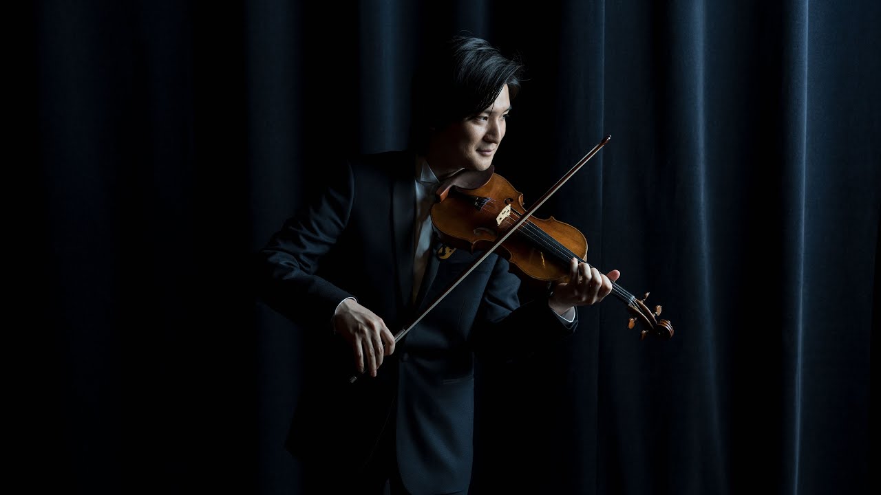 Air Canada violin mini concert - YouTube
