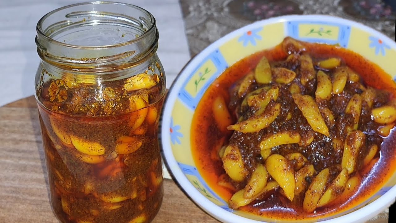 Garlic pickle 😋 Simple easy yet delicious Garlic pickle 🤤 - YouTube