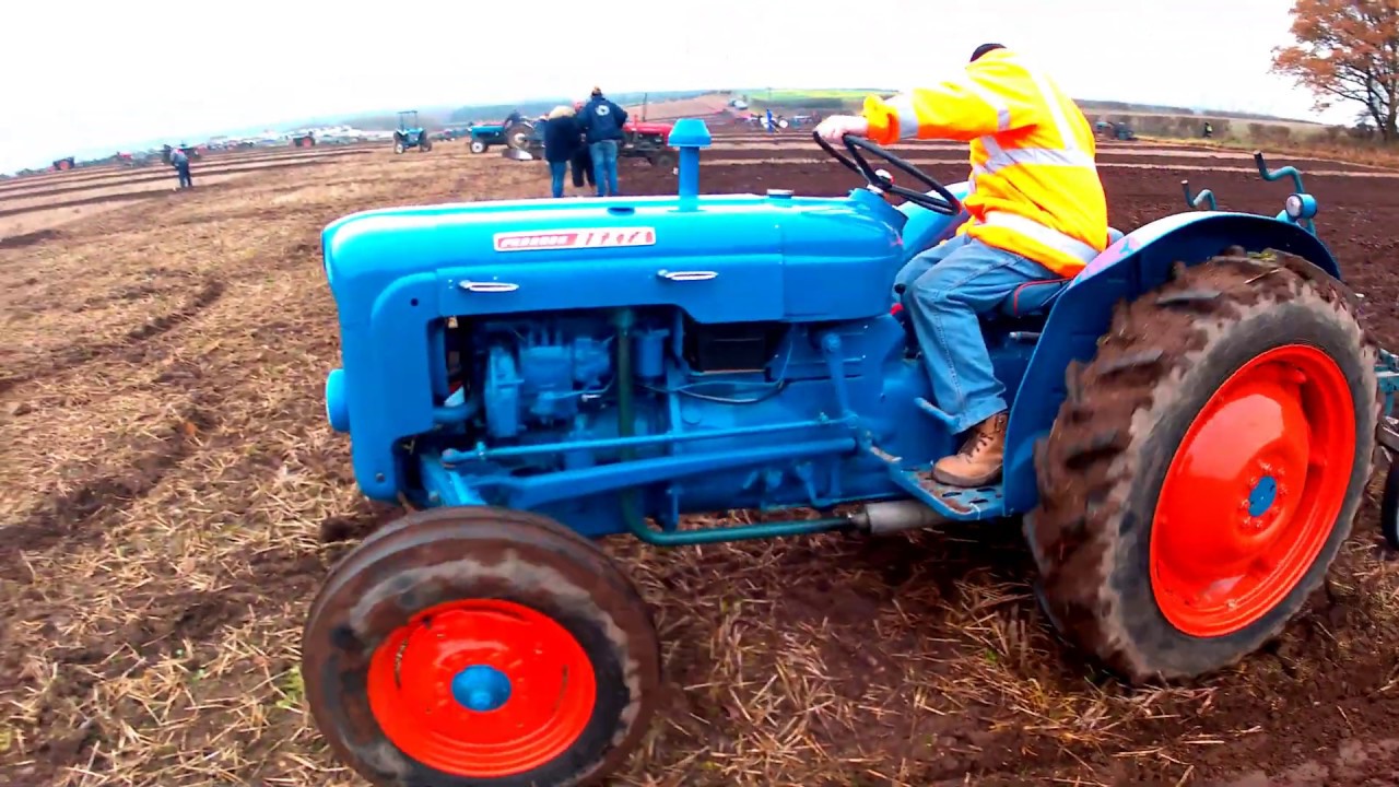 1960 Fordson Dexta 2.4 Litre 3-Cyl Diesel Tractor (32HP) with Ransomes ...