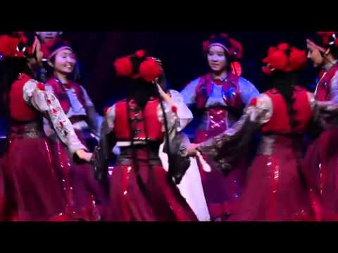 IFLC Australia - Albania sings Kyrgyzstan Girls and Thailand boys dance (Sydney Opera House, 2016)