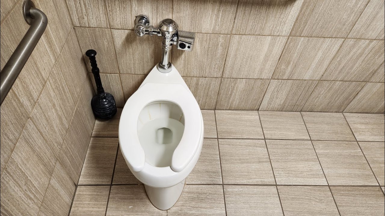 Newer Kohler Highline AccuFlush toilet - YouTube