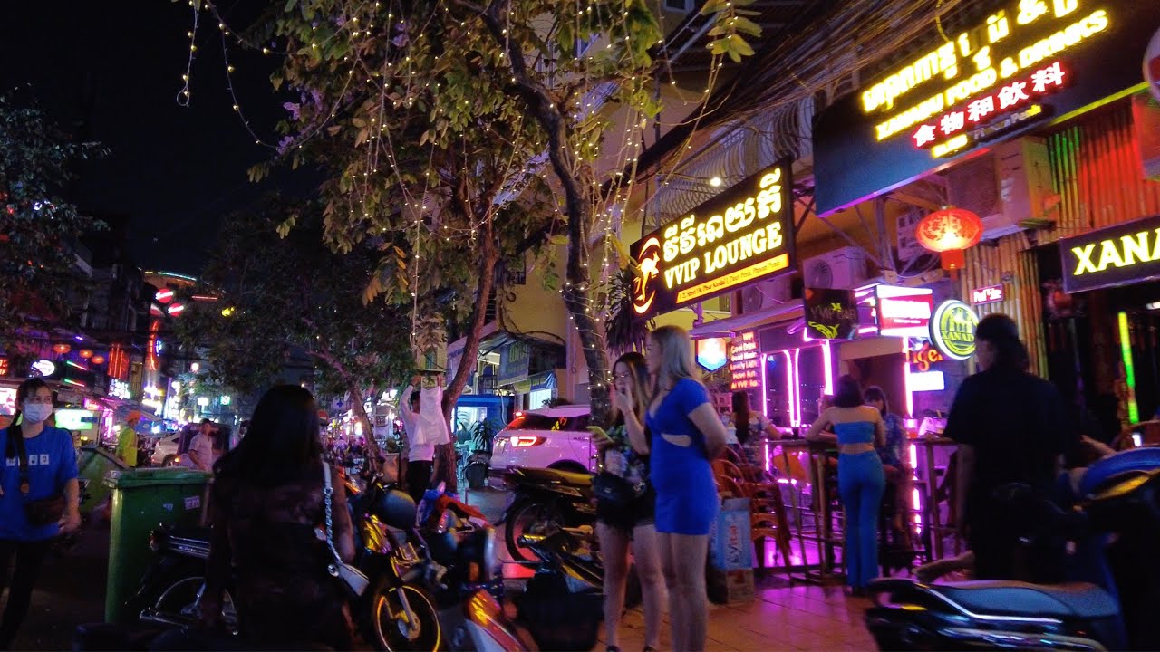 Cambodia Nightlife in Phnom Penh City @Street 136 - Tourism & Nightlife ...