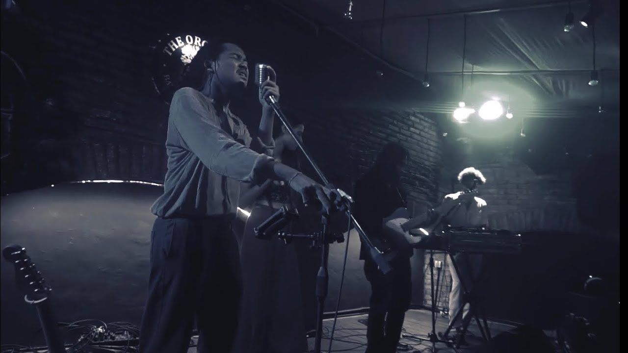 Call me blue Live at "Rock & Soul" The Orchard Bali - YouTube