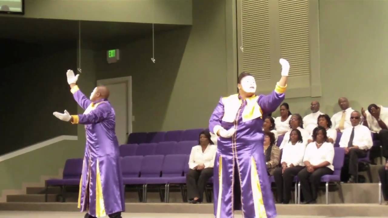 Messengers of Christ Mime Ministry-Now Behold the Lamb - YouTube
