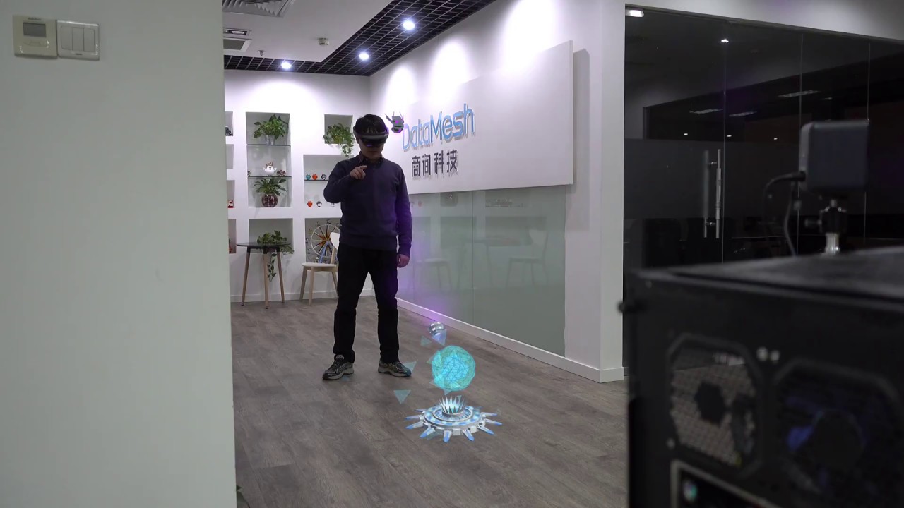 HoloLens Spectator View with Sony RX100 M5 (4K) - YouTube