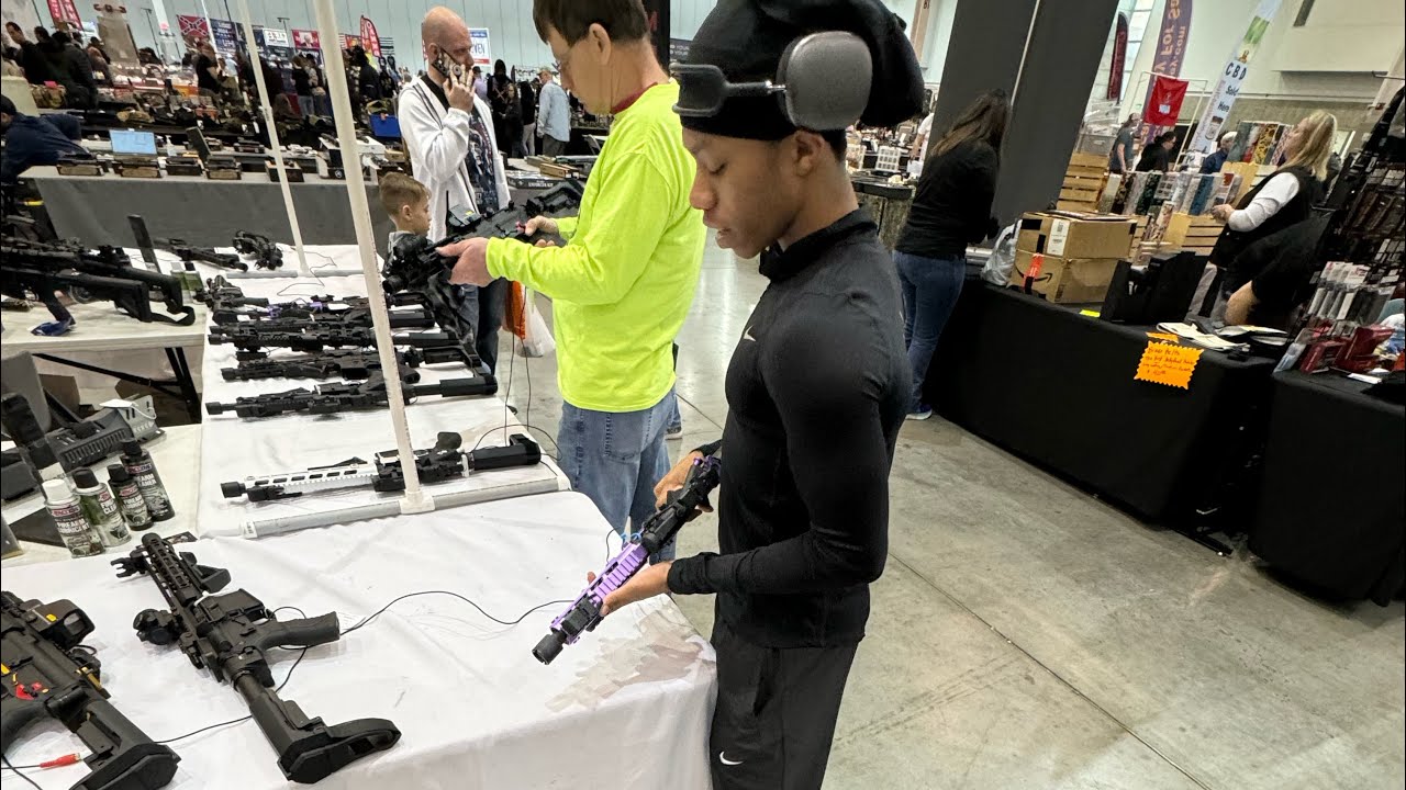 GUN SHOW IN VIRGINIA *THEY HAVE EVERYTHING* - YouTube