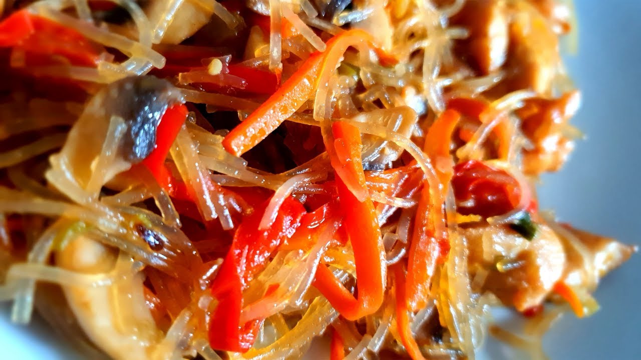 Noodles (Paste chinezesti) cu pui, legume și ciuperci - YouTube