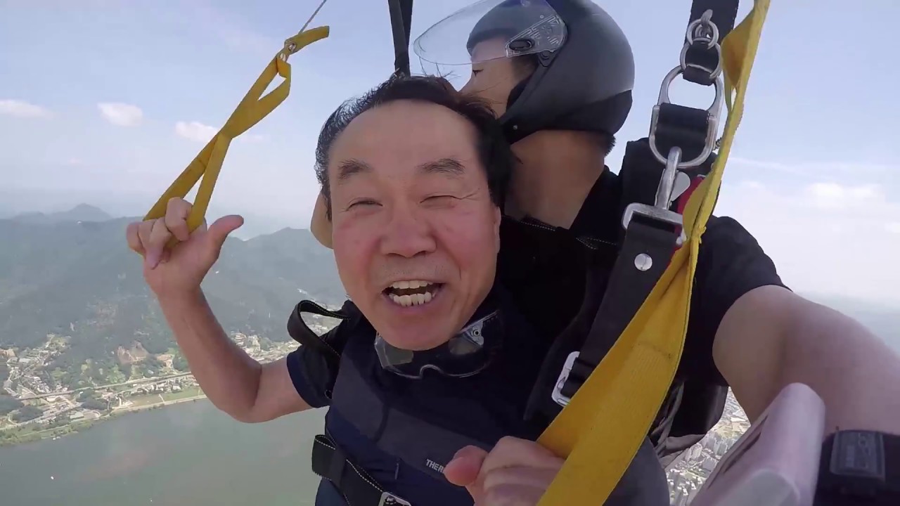 [국내 스카이다이빙 체험] 환갑기념 특별한 선물, 스카이다이빙 SKYDIVING KOREA - YouTube