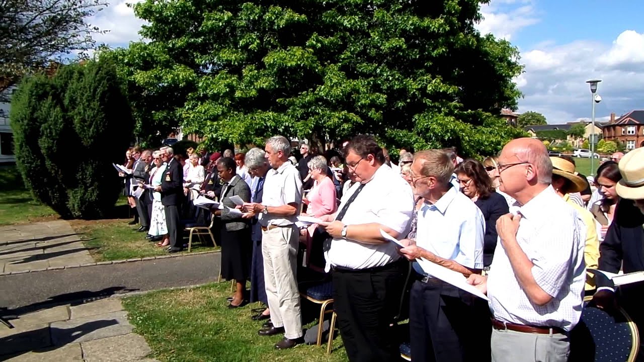 WW1 Commemoration service held at Burnham War Memorial 3rd August 2014 ...