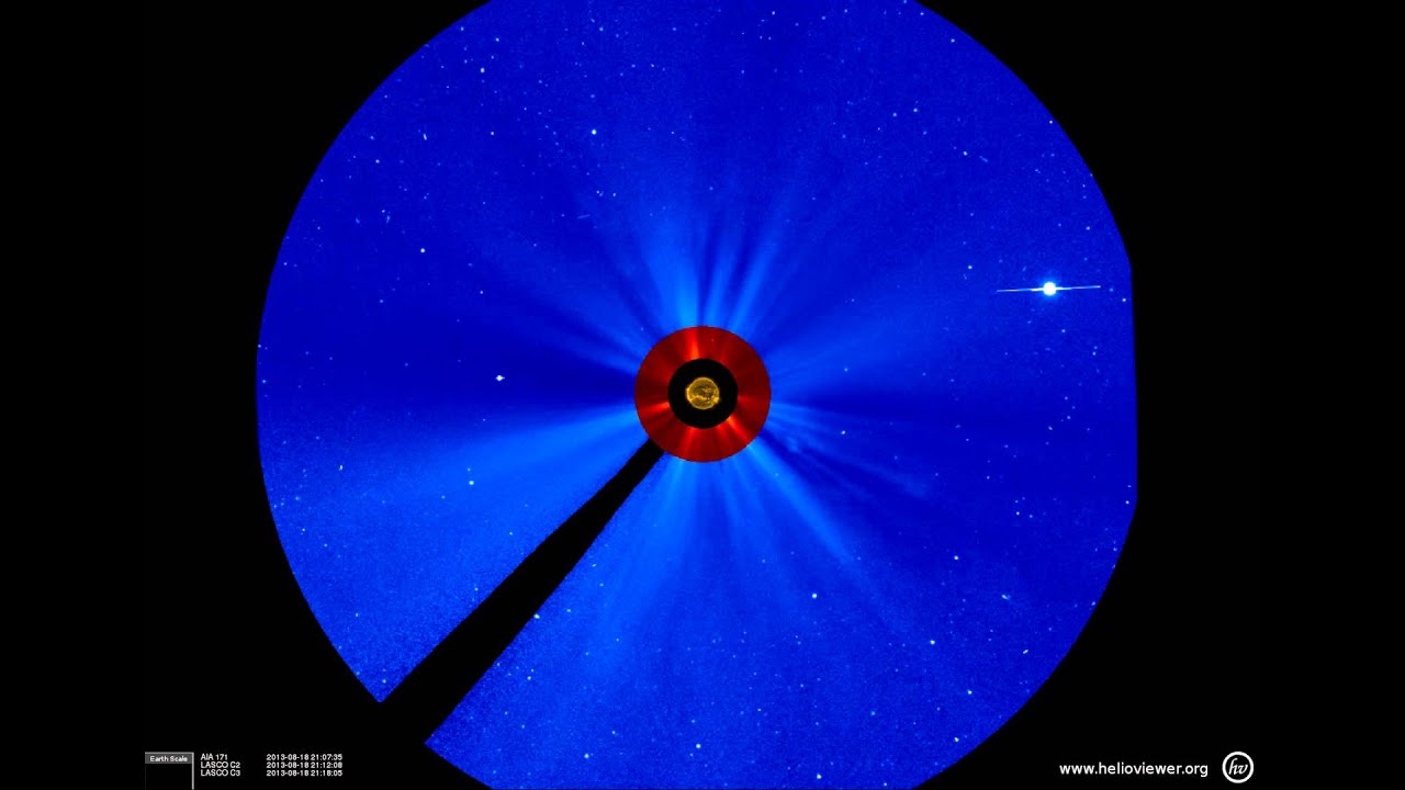 SOHO/LASCO C3 Sees a Very Bright Kreutz-group Sungrazing Comet - YouTube