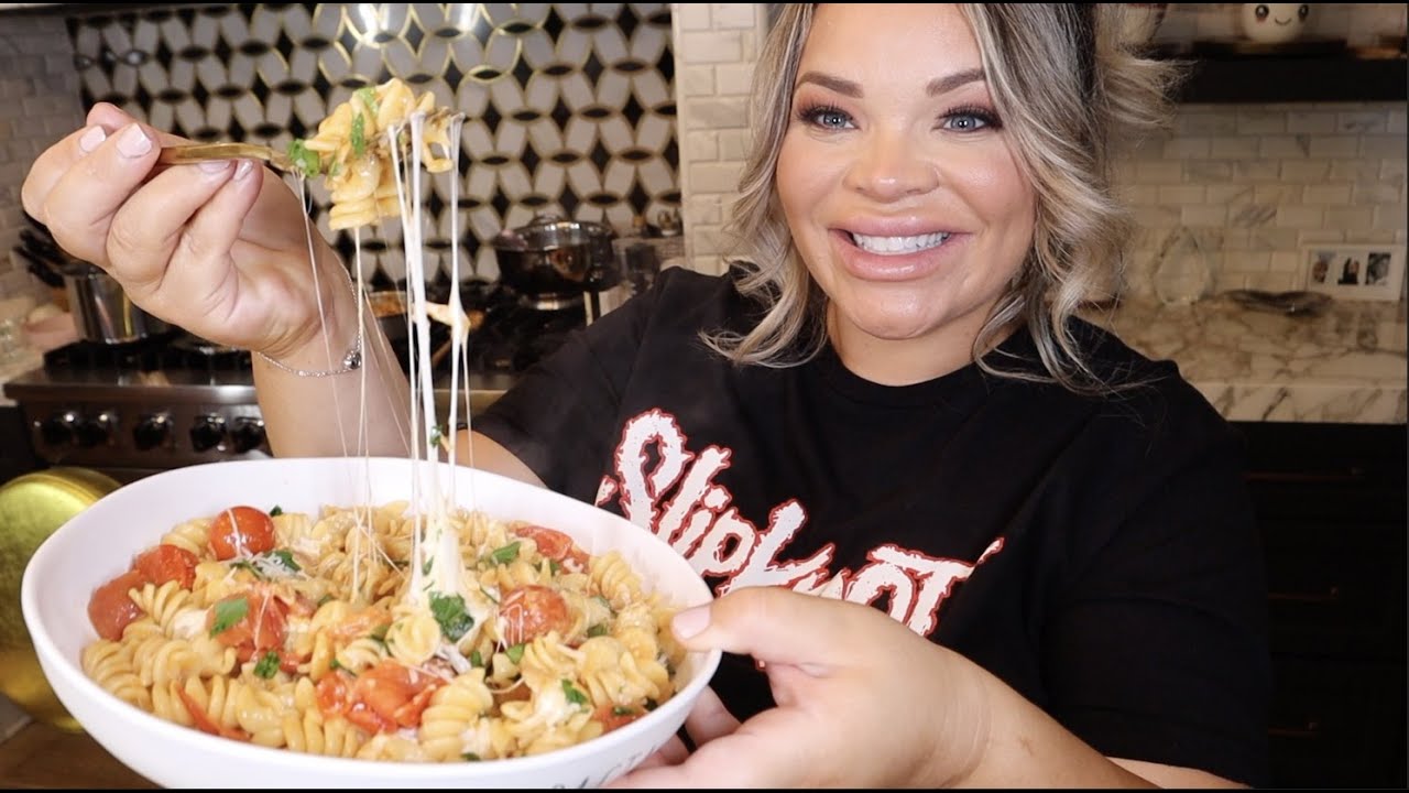 EASY CHEESY TOMATO PASTA! | Cooking with Trish - YouTube