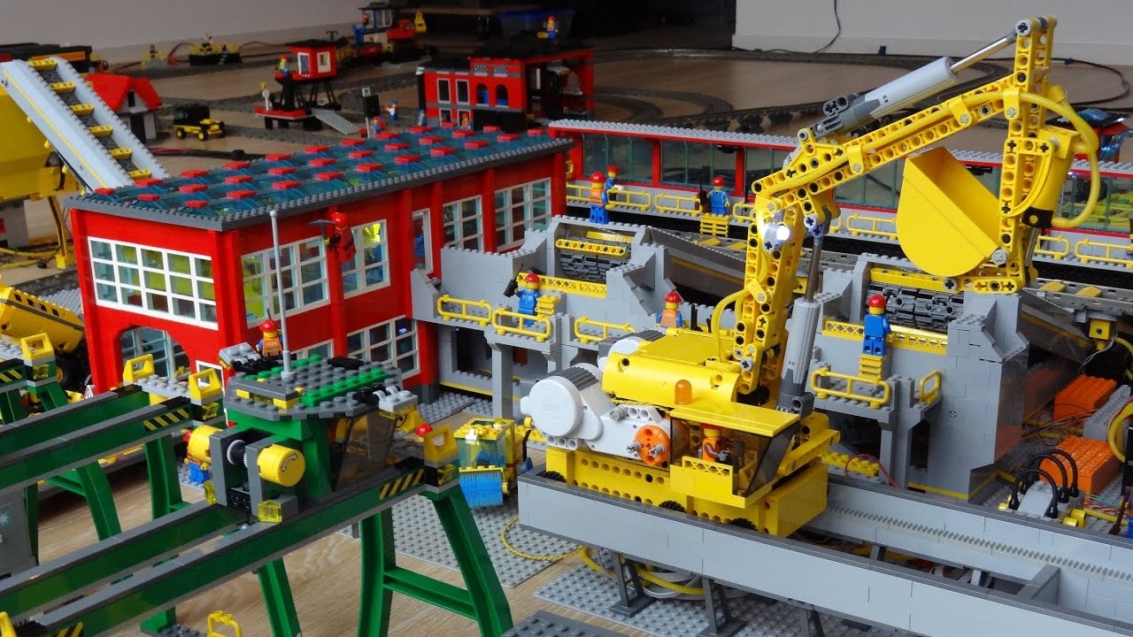 Automated Lego train coal terminal: the crashes during commissioning ...