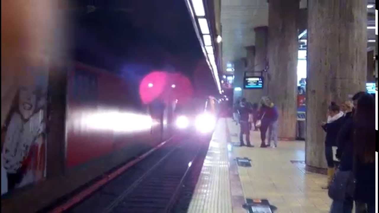 Garnitura de Metrou Iva Astra fara calatori in statia Piata Unirii 1 M1 ...