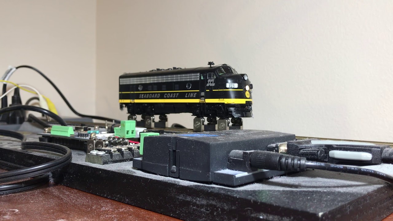 SCL EMD F7 Loksound 5 Test - YouTube