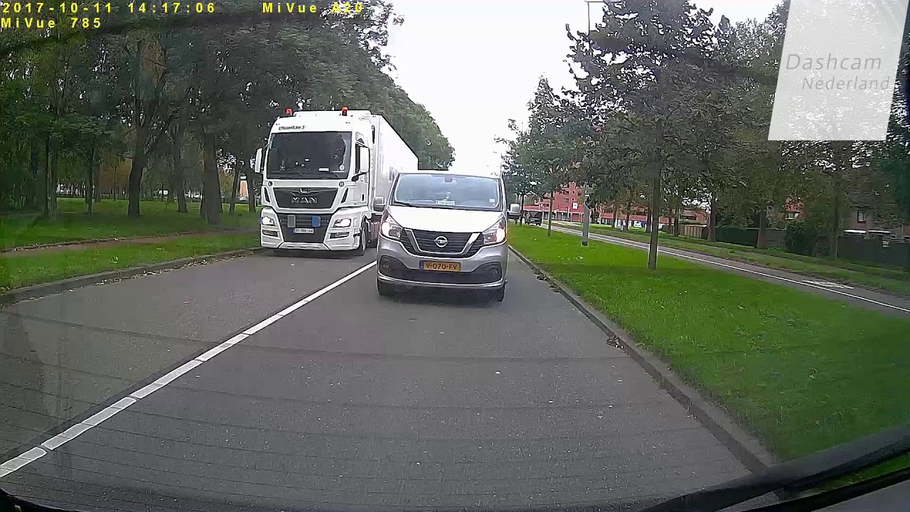 Dutch Dashcam| Polish lorry over the bus lane. - YouTube