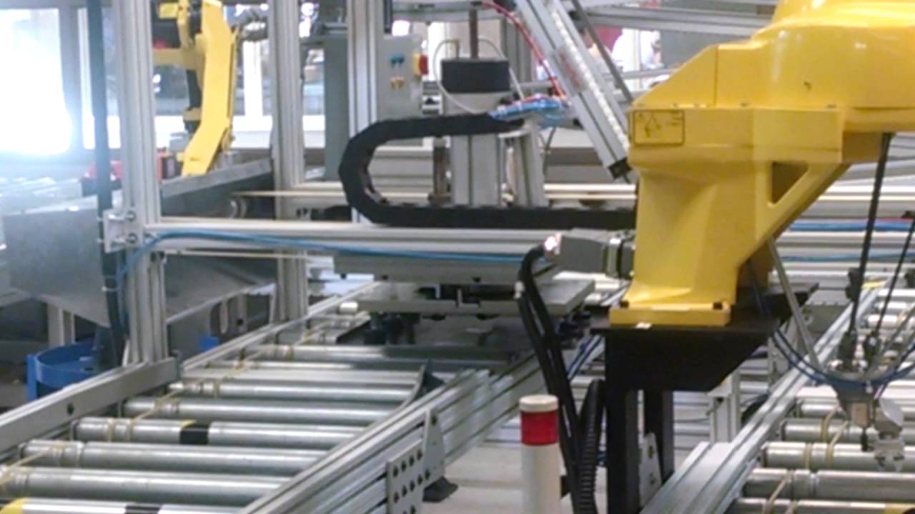 Industrial robotic conveyor system - YouTube