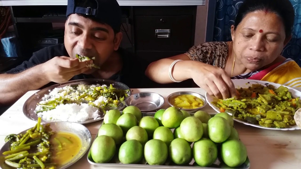 Food Eating and My First Vlog - YouTube