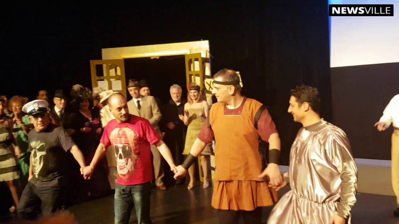 Eλληνικό Θεατρικό Εργαστήρι, "Μια Κωμωδία", φινάλε παράστασης - YouTube