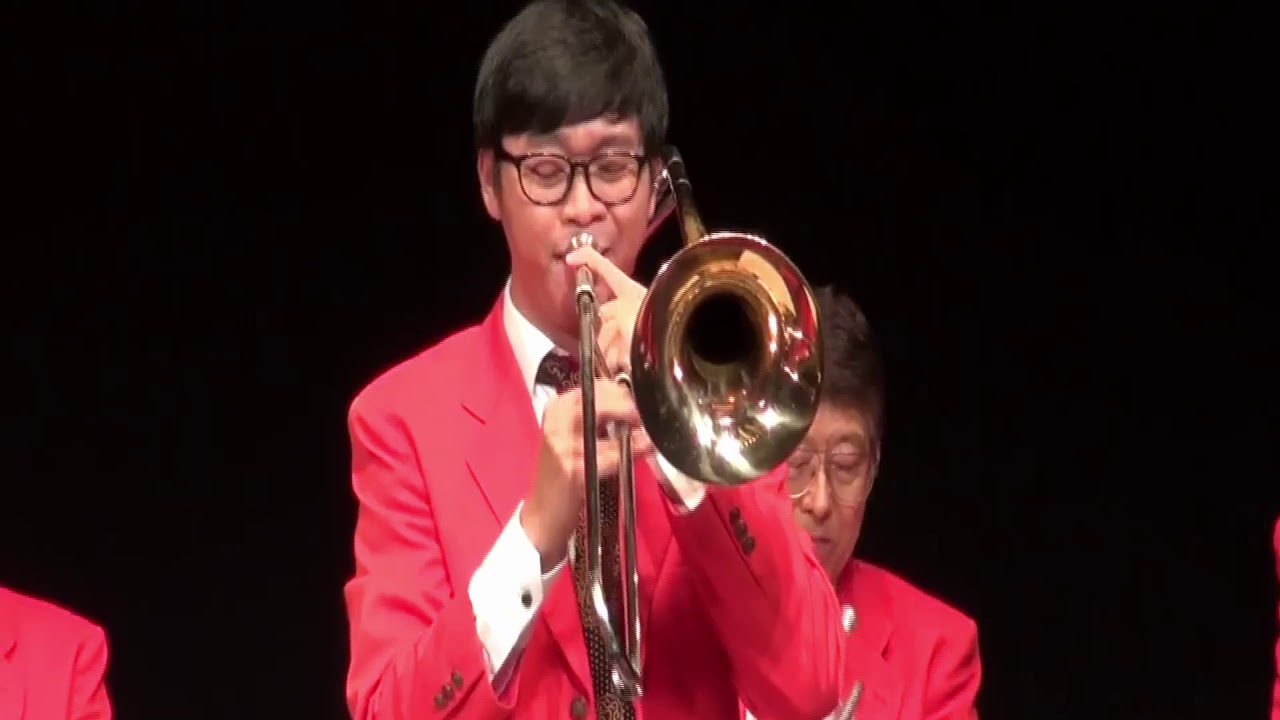 EWO Christmas Concert 2018 - Besame Mucho - YouTube