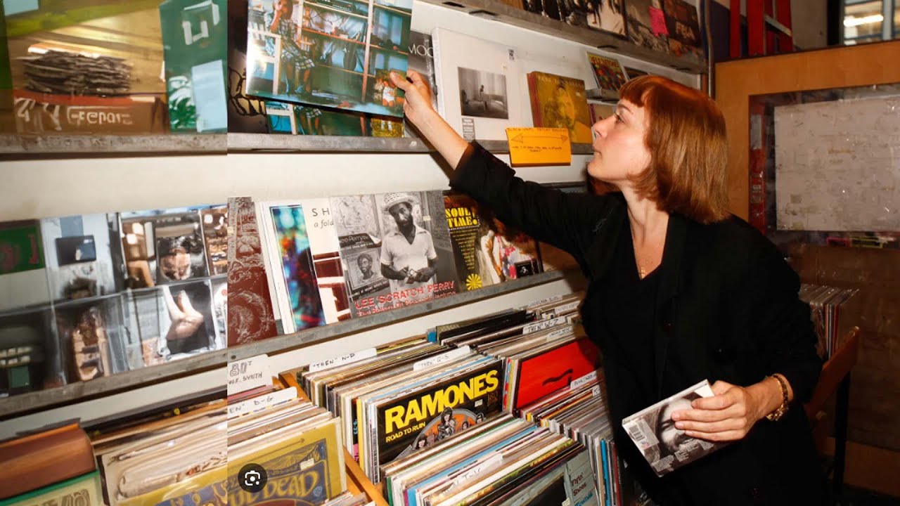 Browsing CD's at a Virgin Record store 1999, Video in Color - YouTube