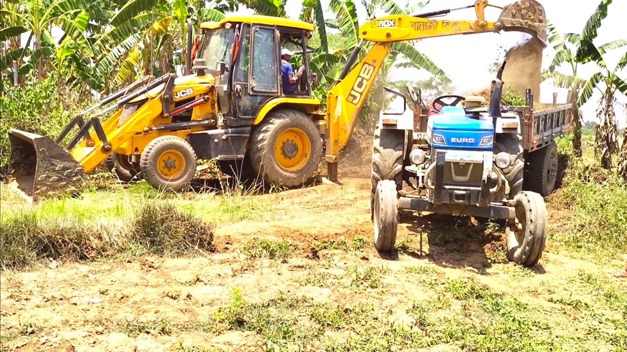 Jcb 3dx Eco Xcellence Machine Loading Mud In Powertrack Euro 50 Tractor ...
