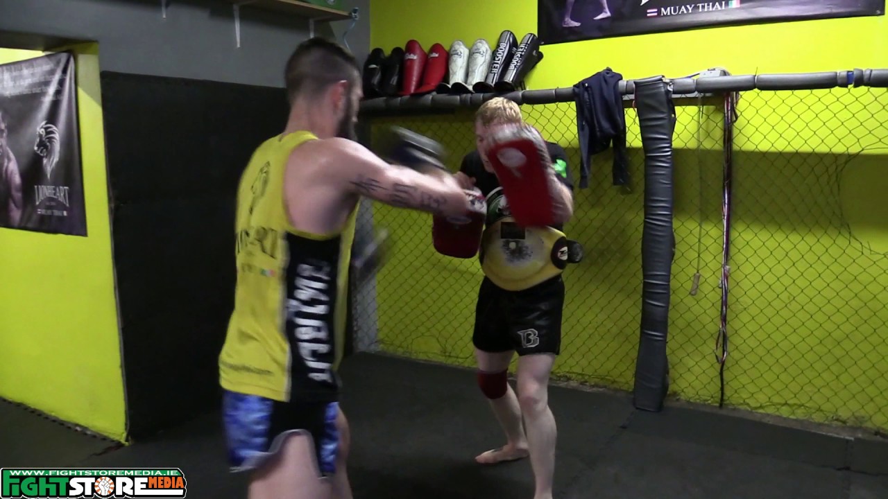 Aaron Browne training ahead of Capital 1 - YouTube