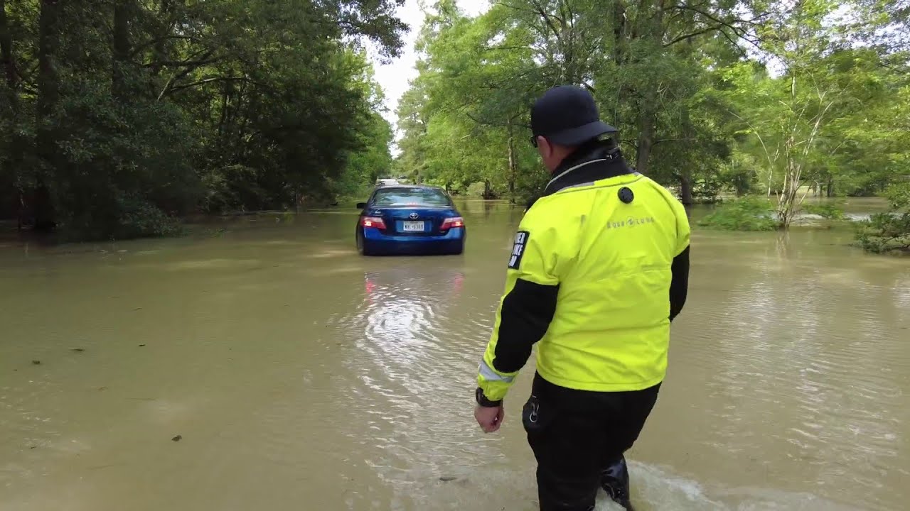 FULL VIDEO: Woman rescued from flood waters after ignoring Houston ...