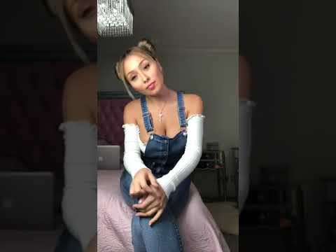 Daniella Chavez gran escote, Instagram Live