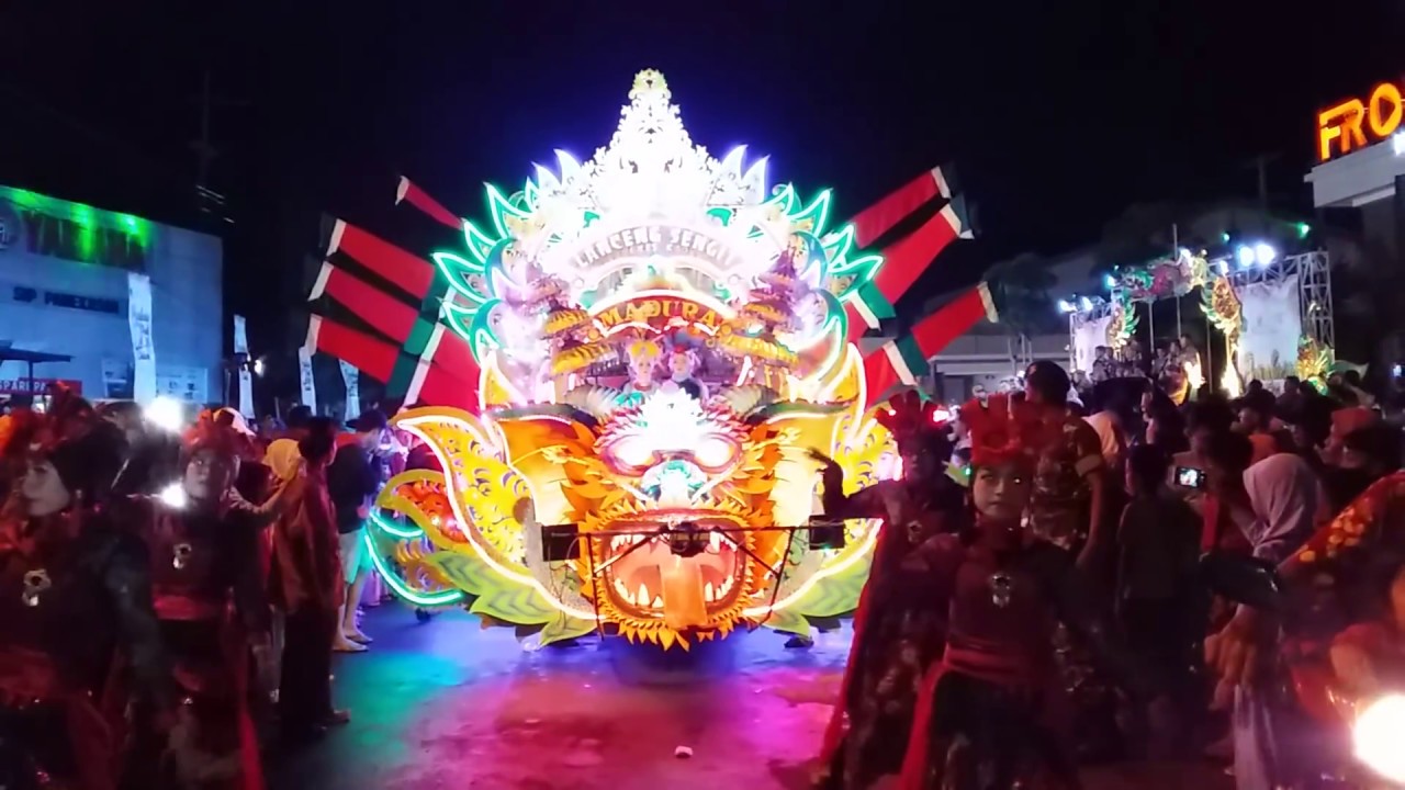 Penampilan sepektakuler lanceng sengit carnival 2018 - YouTube